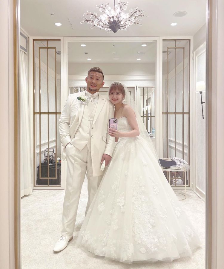 元AKB48佐藤すみれさんと愛鷹亮さんがいい夫婦の日にウェディングフォトを公開♡スピード結婚から第1子出産も＊＊ - DRESSY (ドレシー ...