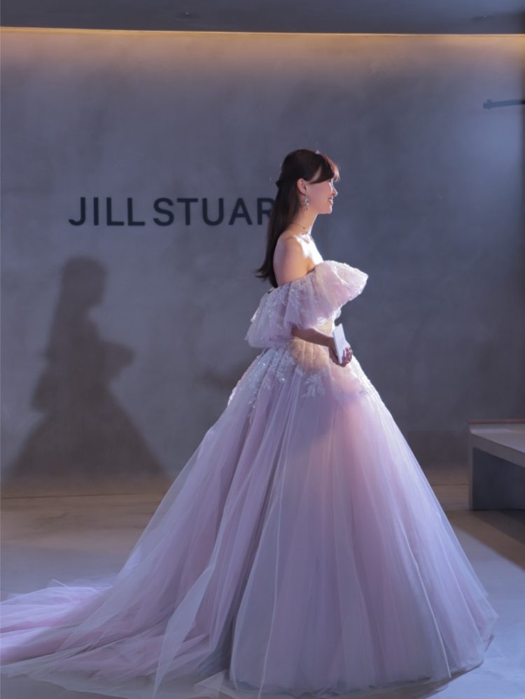 【展示会レポ】2023年12月新作KURAUDIA（クラウディア）でJILL STUARTの新作をチェック！ - DRESSY【公式】ウェディングドレス・ファッション・エンタメニュース ...