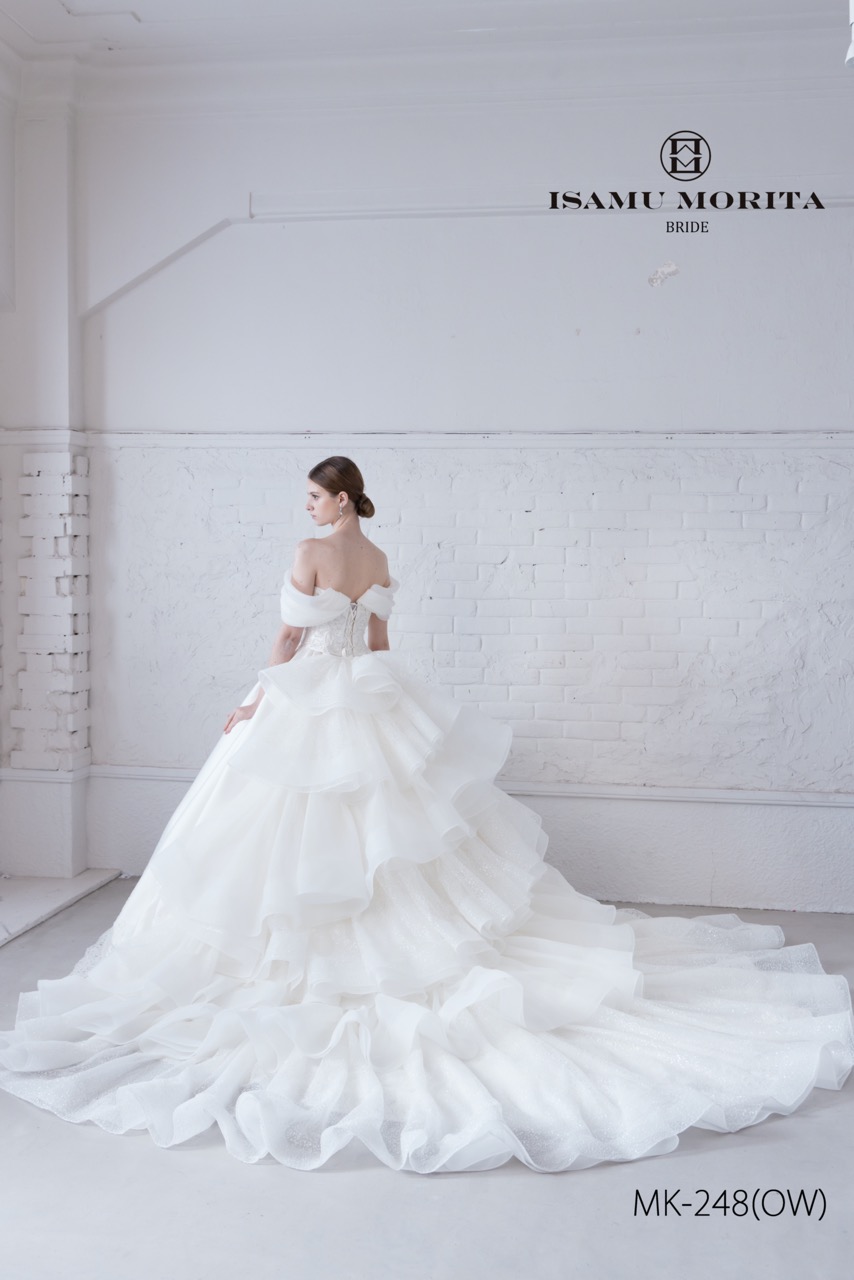 【新作ドレス ISAMUMORITA(イサムモリタ)】2025年2月発表の新作ウェディングドレスを品番付きでご紹介！ - DRESSY【公式】ウェディングドレス・ファッション・エンタメニュース ...